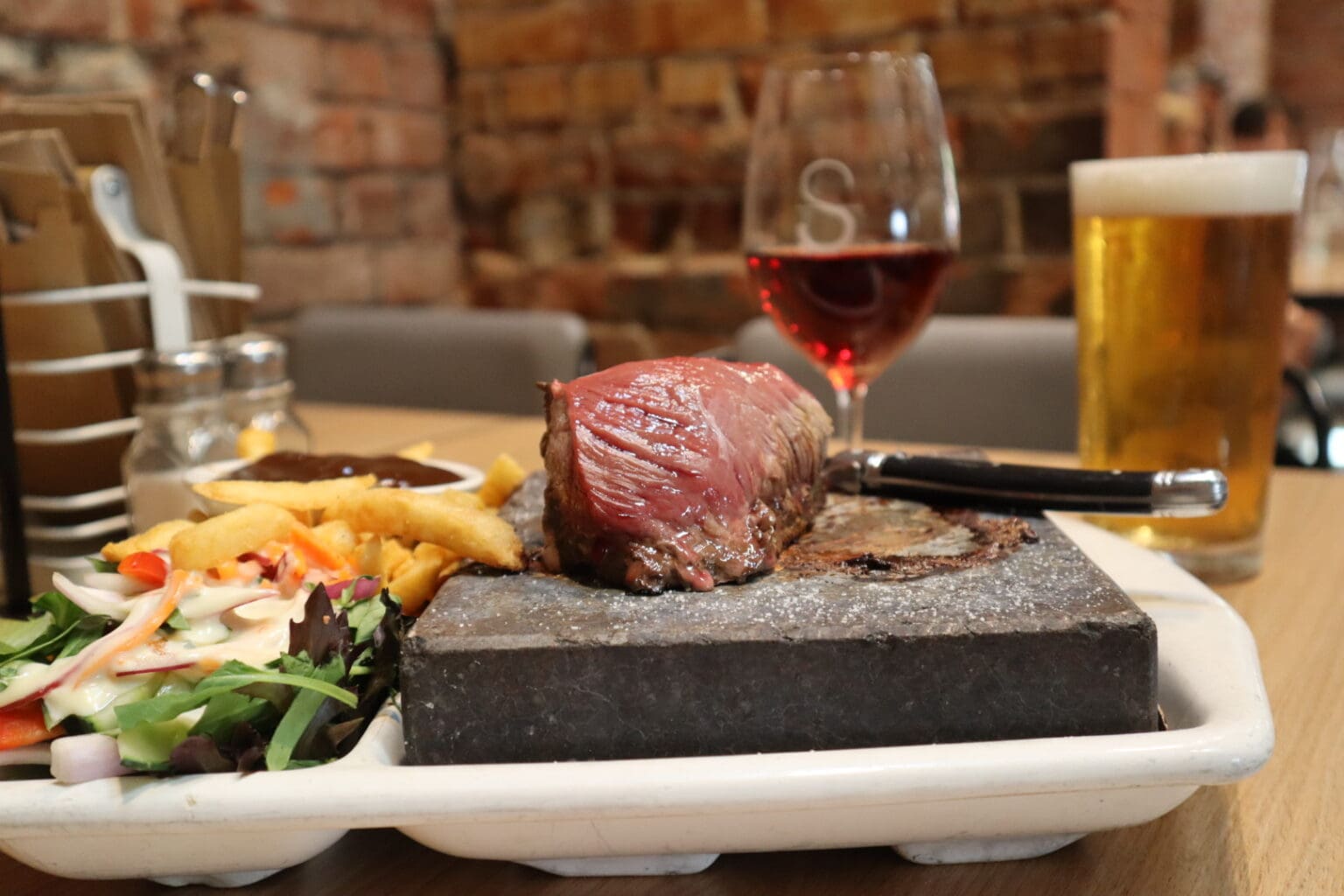 Café One Two Nine - Strathmore Hotel