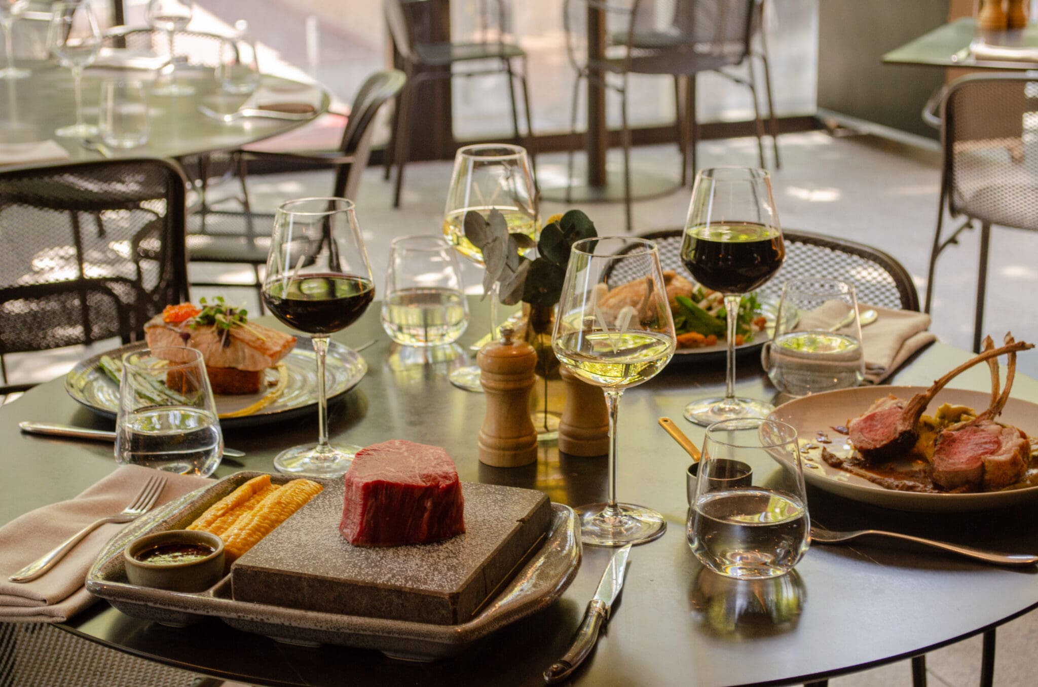 Verandah Dining - Strathmore Hotel