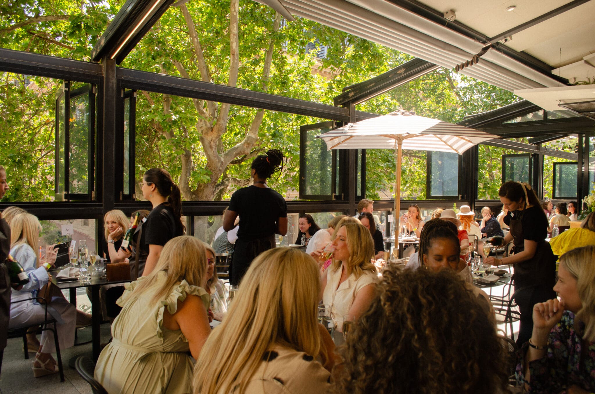 Verandah Dining - Strathmore Hotel